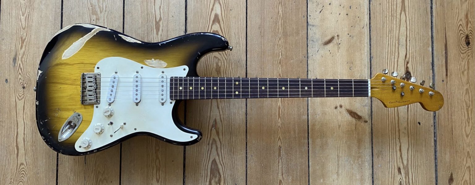 Strat Sunburst relic - Cosmik Guitare